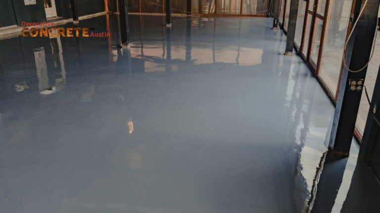 Choosing the Right Epoxy Floor Finish: Glossy vs. Matte | Austin